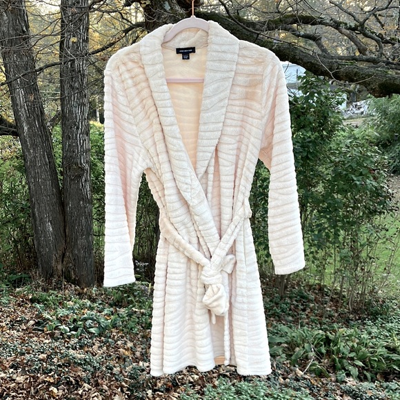 Jones New York | Intimates & Sleepwear | Jones New York Cream Fuzzy ...